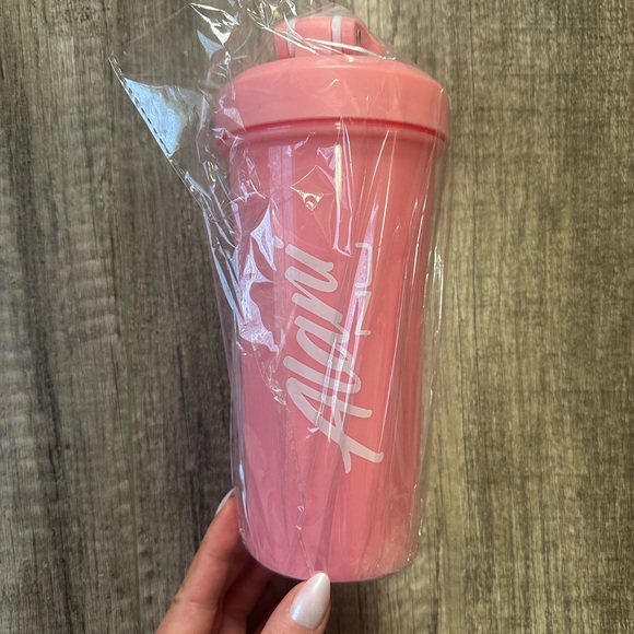 Alani Nu | Dining | Alani 2oz Good Energy Club Shakertumbler ...